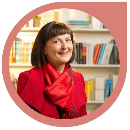 O vlogah, ki jih igramo in maskah, ki jih nosimo